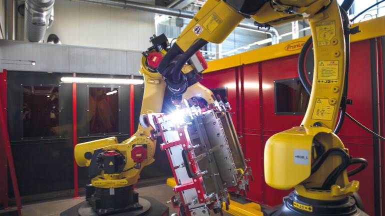 Robot Welding against the Weather. - Sheet Metal Industries