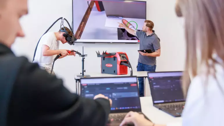 LEARNING TO WELD THE EASY WAY - Sheet Metal Industries