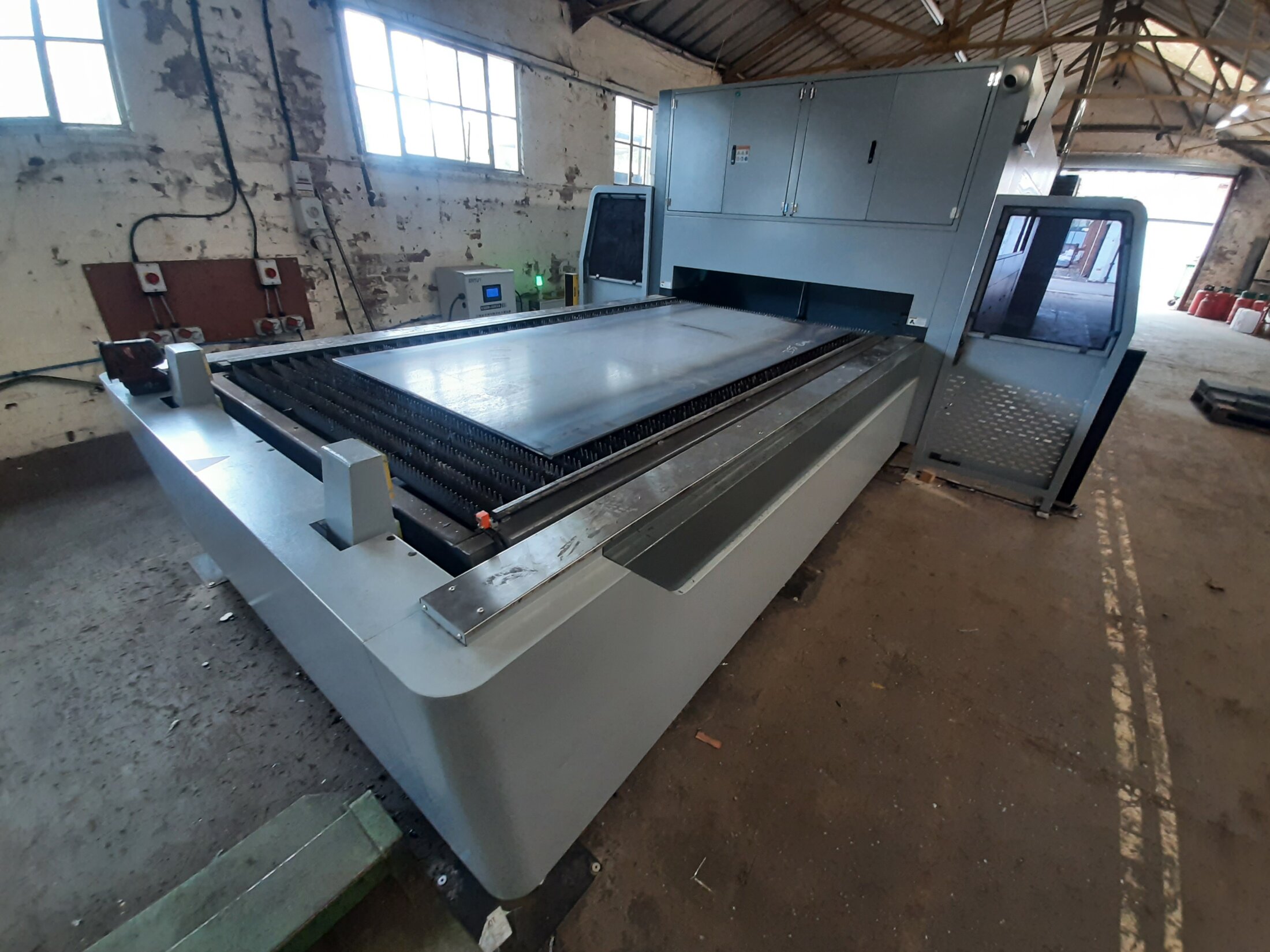 ACCURL FIBRE LASER & KELLYS WELDING JOIN FORCES - Sheet Metal Industries